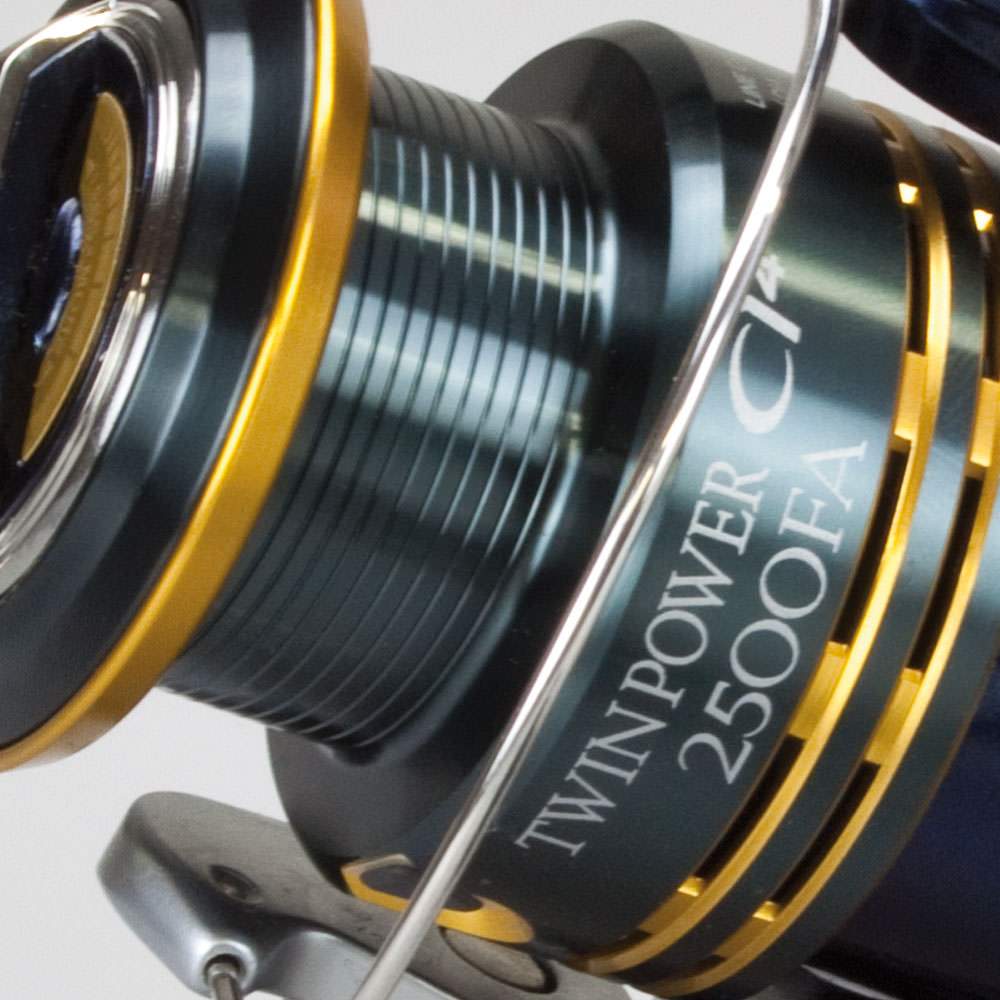 Shimano Twin Power CI4 2500FA 290m/ 0,18mm - 6,2:1 - 250g