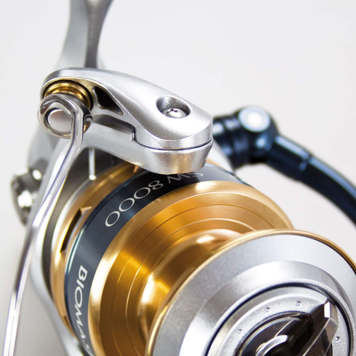 Shimano Biomaster 8000 SW-A PG Saltwater 230m/ 0,40mm - 4,8:1 - 545g
