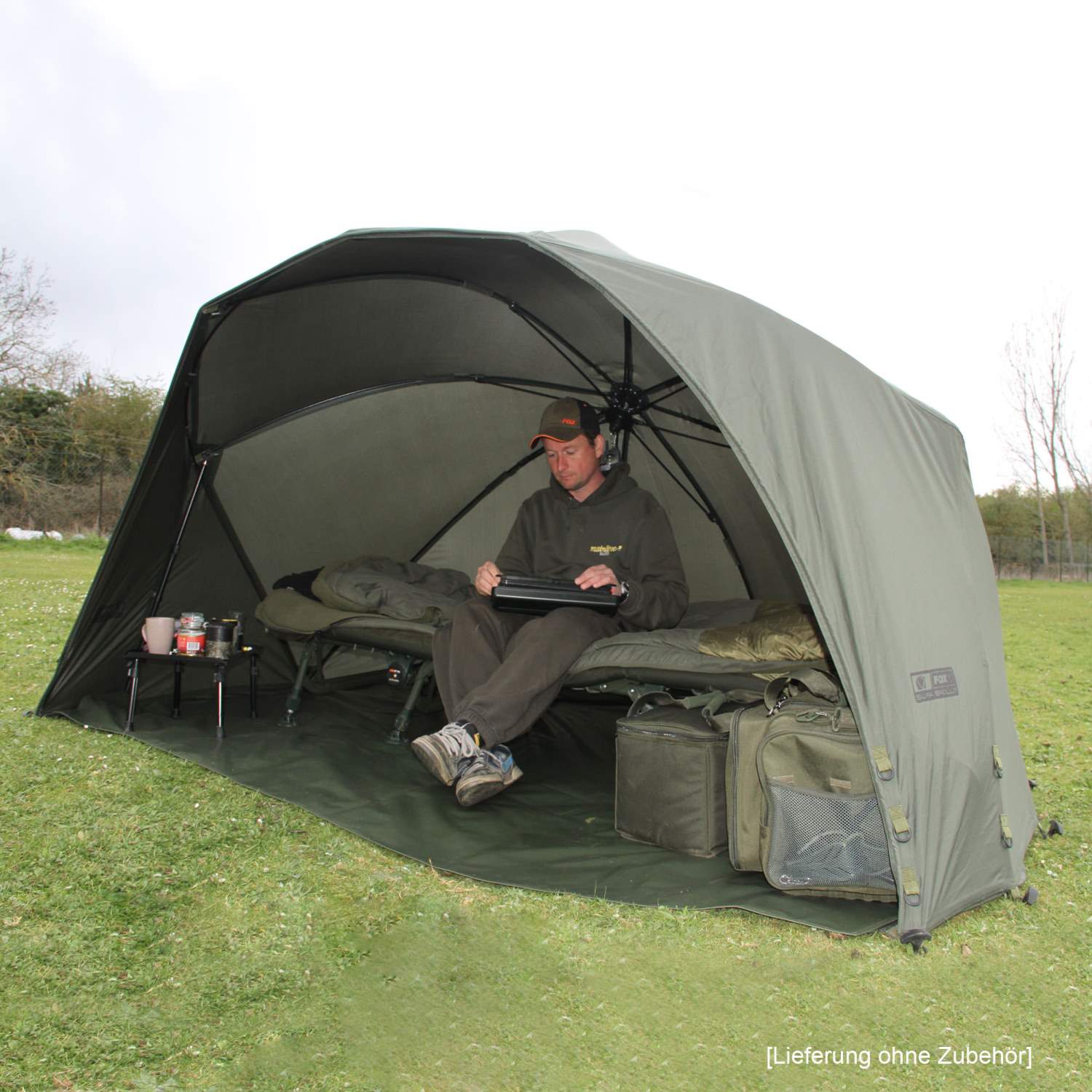 Fox CUM143 Supa Brolly 60" inc Poles & G/S