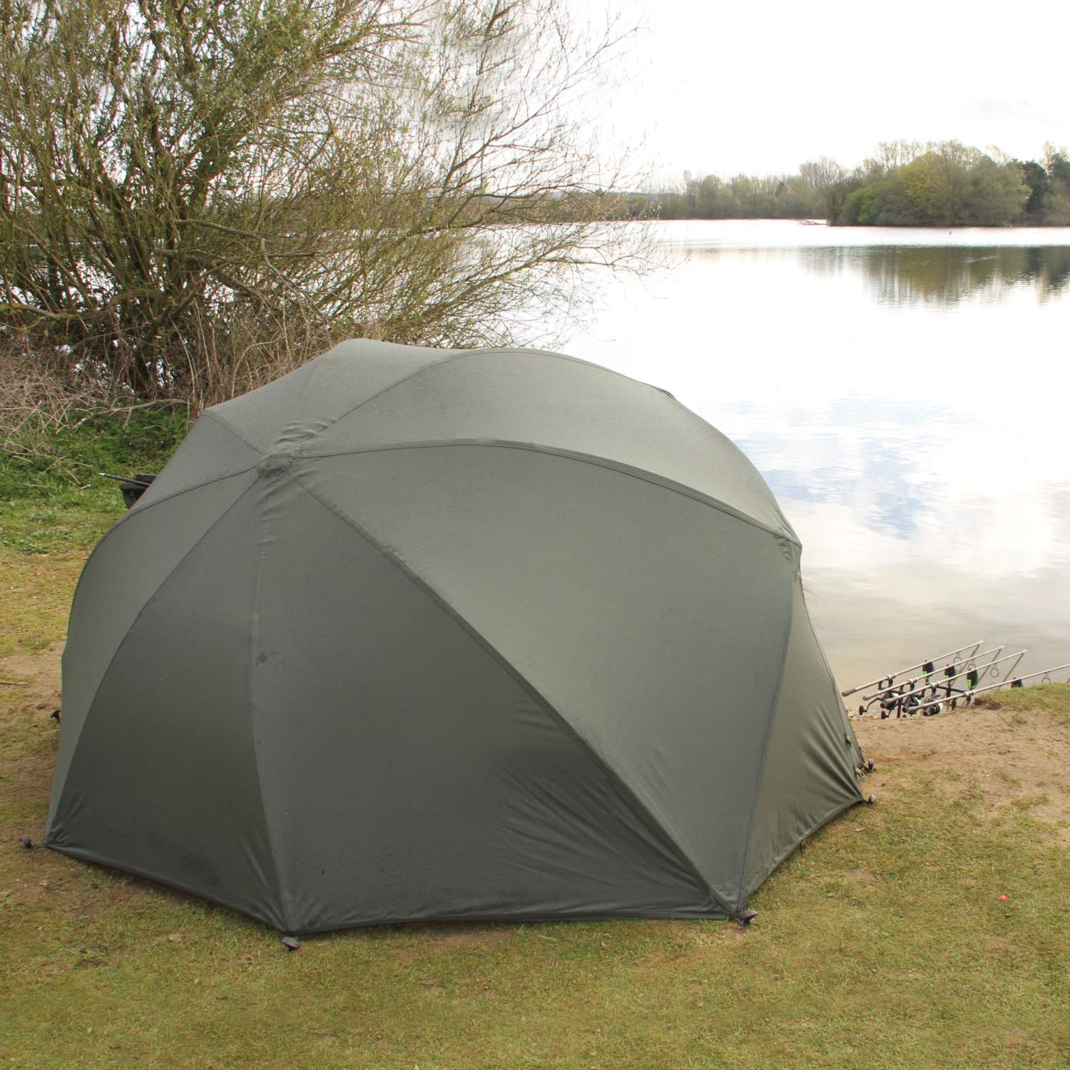 Fox CUM143 Supa Brolly 60" inc Poles & G/S